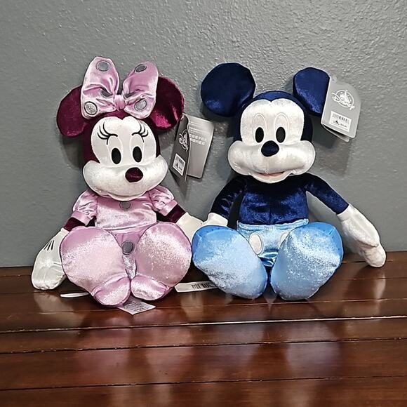 Disney | Toys | Nwt Disney Parks Plush Set Mickey And Minnie Mouse ...